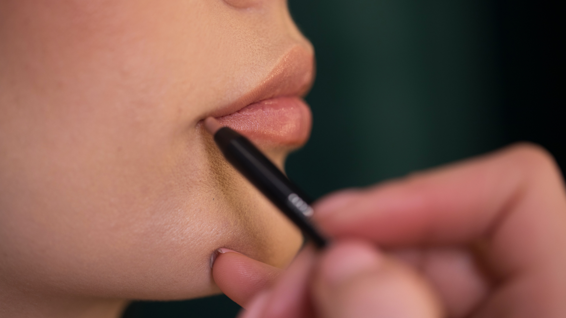 The Art of Lip Contouring: Techniques for Achieving Full and Defined ...
